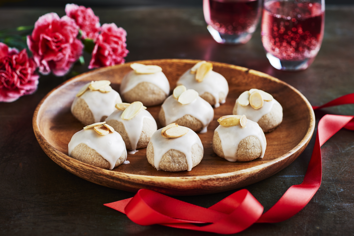Cinnamon Galletas - Mexican Wedding Cookies • Argo Starch