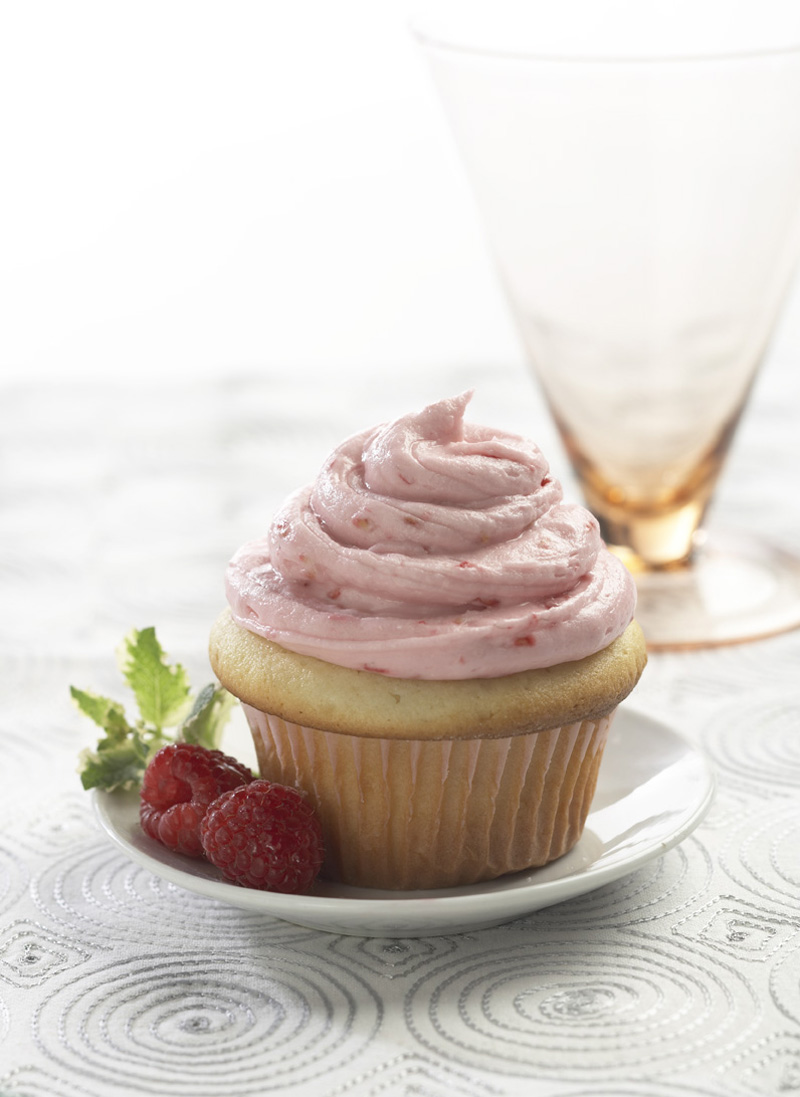 Double Raspberry Cream Filled Cupcakes • Argo Starch